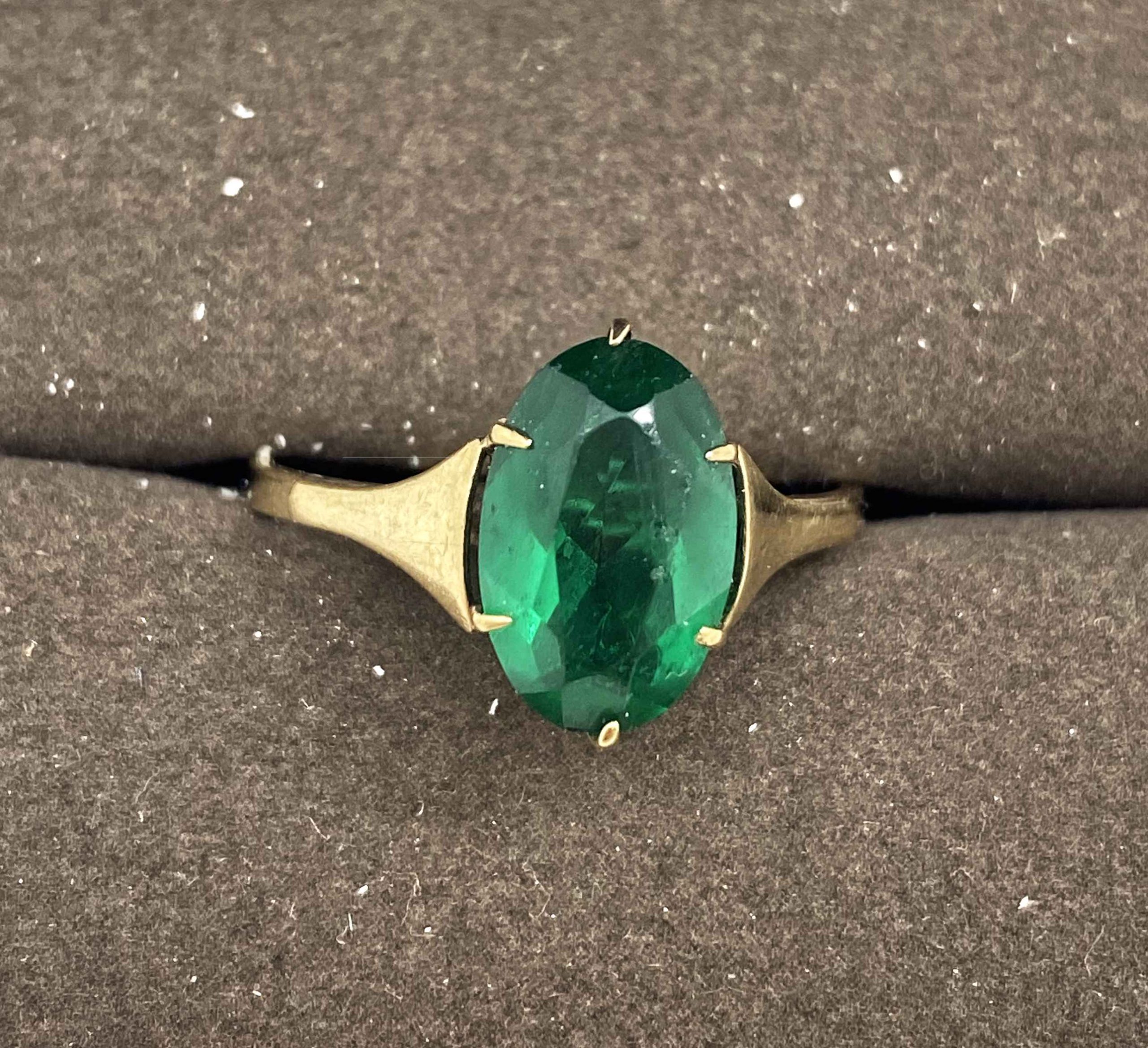 9ct Green Stone Ring - Pigotts Jewellery Giftware Kanturk